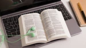 Best Bible Study Software? Our Top 4 Recommendations - LivingPraying.com