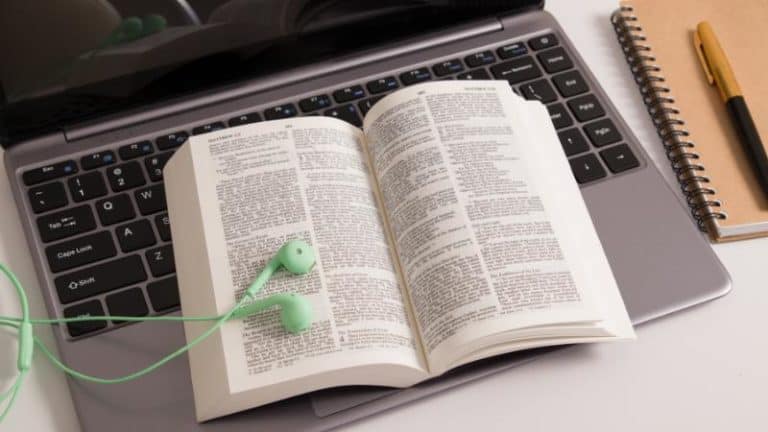 Best Bible Study Software? Our Top 4 Recommendations - LivingPraying.com