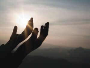 Worship Songs for Quiet Time with God: 12 Top Picks - LivingPraying.com